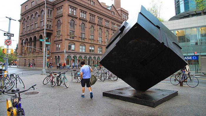 L'Astor Place Cube fait son retour à New York - ©New York