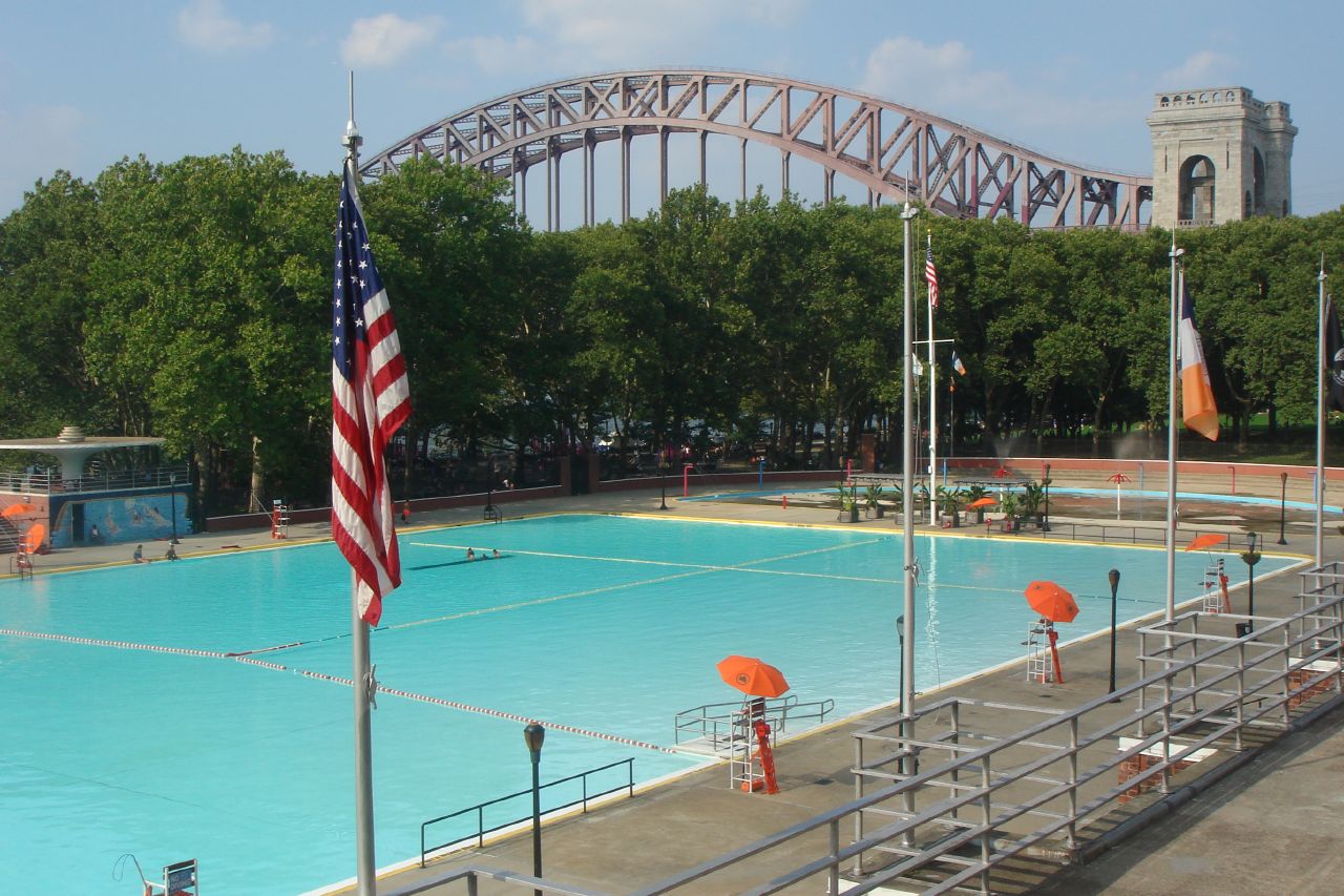 Astoria Pool, la plus grande piscine de New York - CNEWYORK